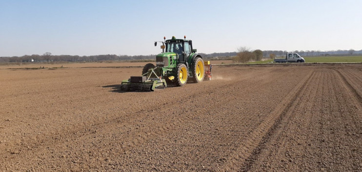 Uien zaaien en land frezen voor aardappelen - Fotoreportage Week 14 ...